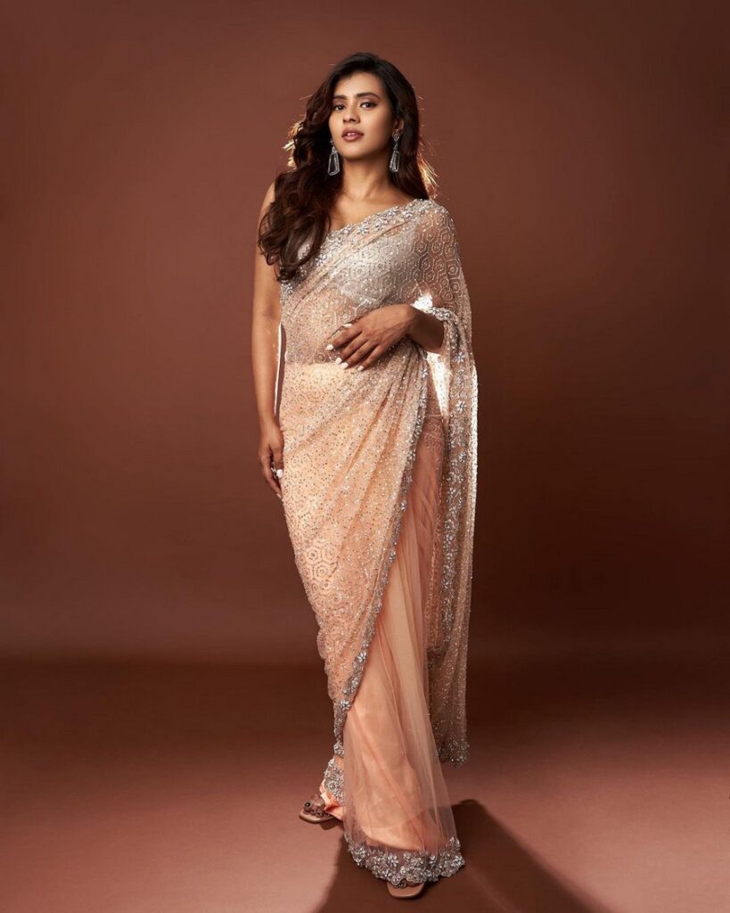 Hebah Patel Looks Fabulous in Saree | Telugu Rajyam Photos